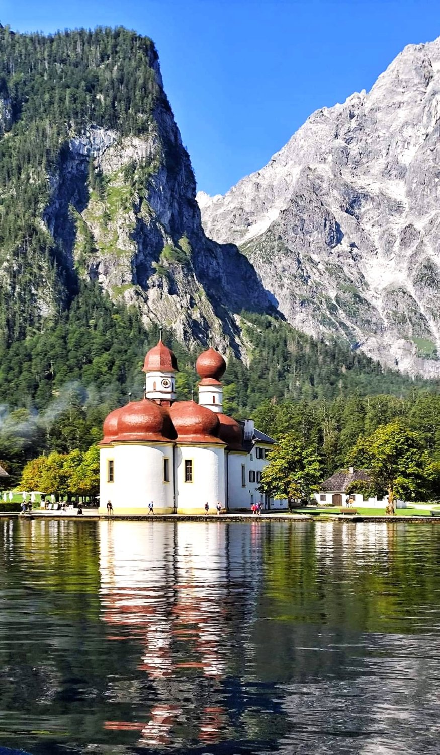 Solve Königssee Lake in Germany jigsaw puzzle online with 40 pieces