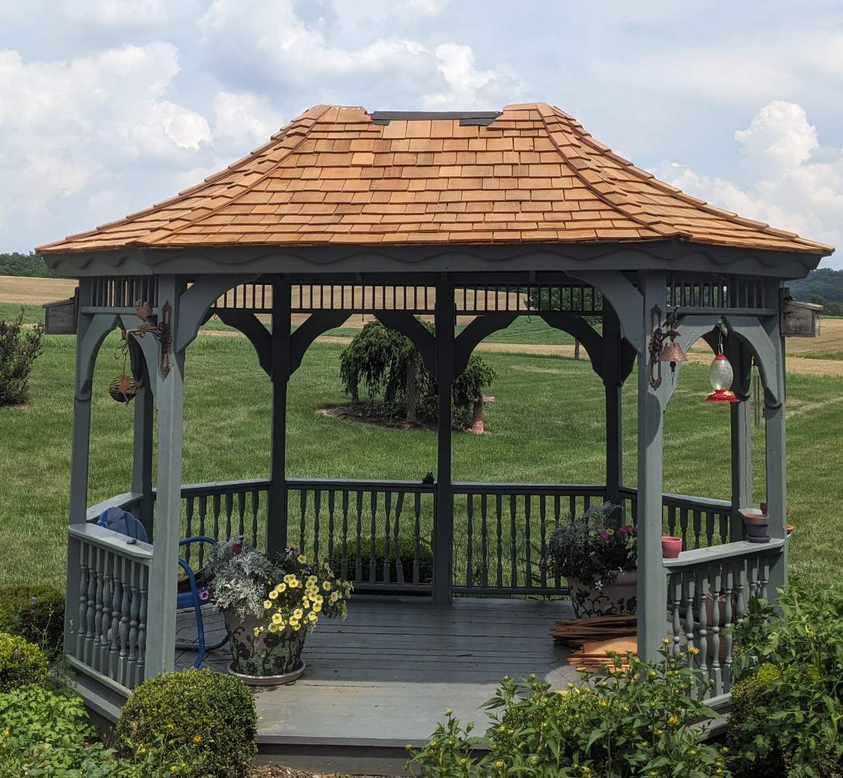 Solve Gazebo roof: Almost done jigsaw puzzle online with 36 pieces