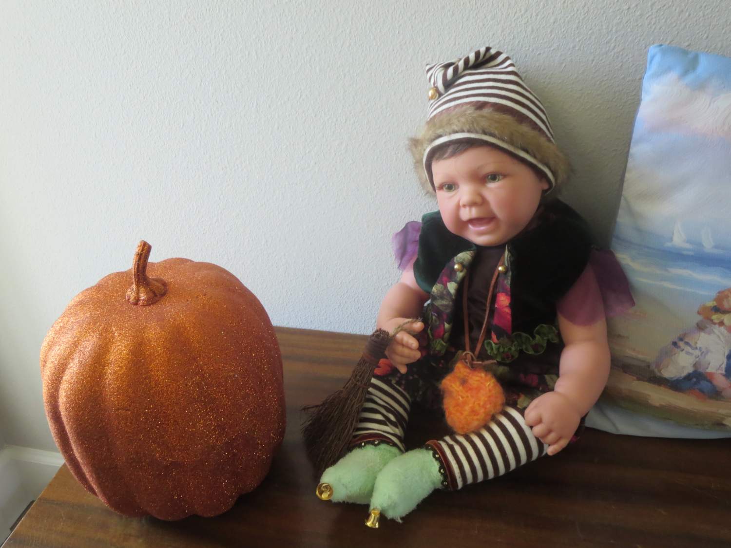 Solve Doll with pumpkin jigsaw puzzle online with 88 pieces