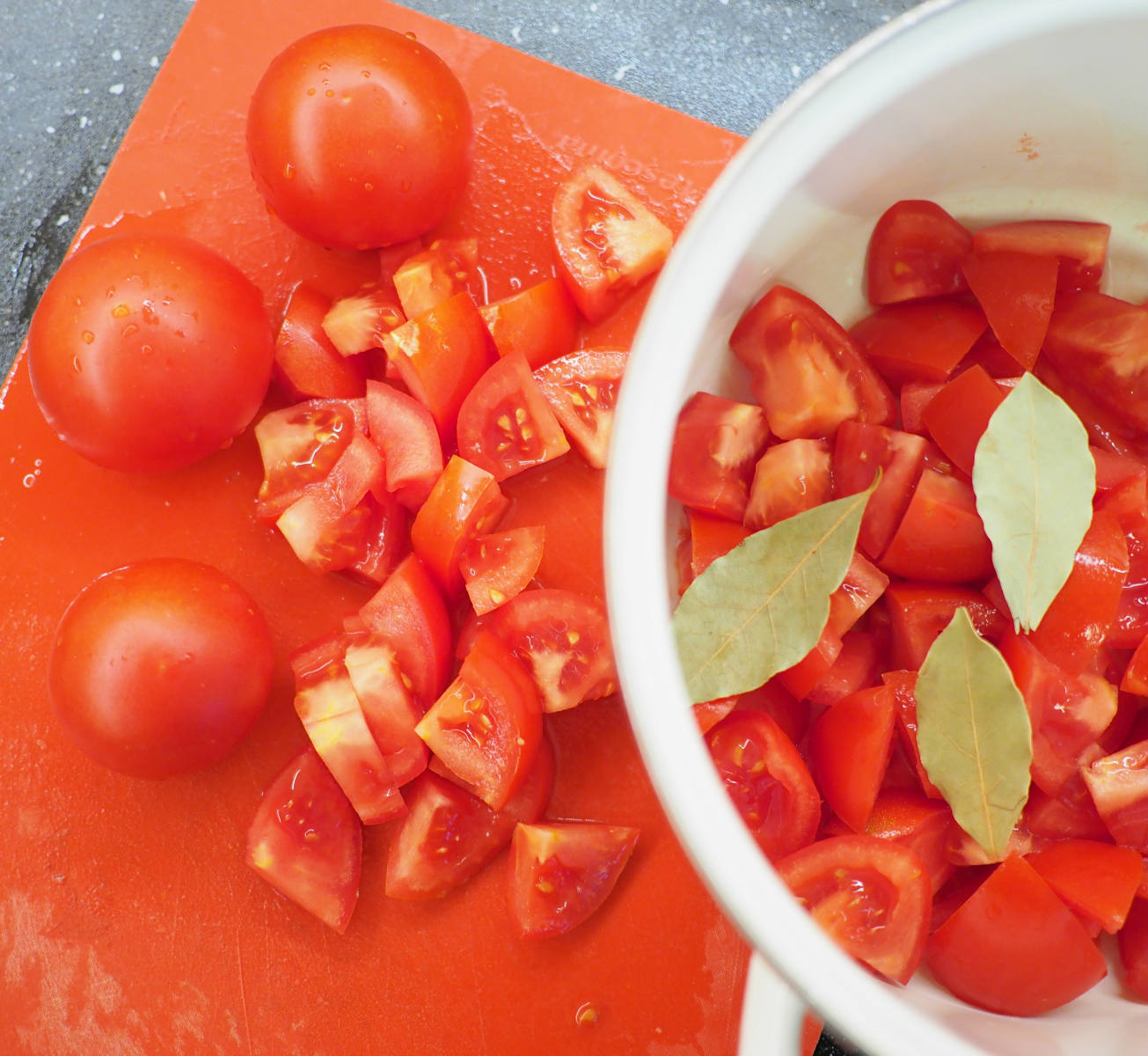 Solve Tomatoes - large jigsaw puzzle online with 210 pieces