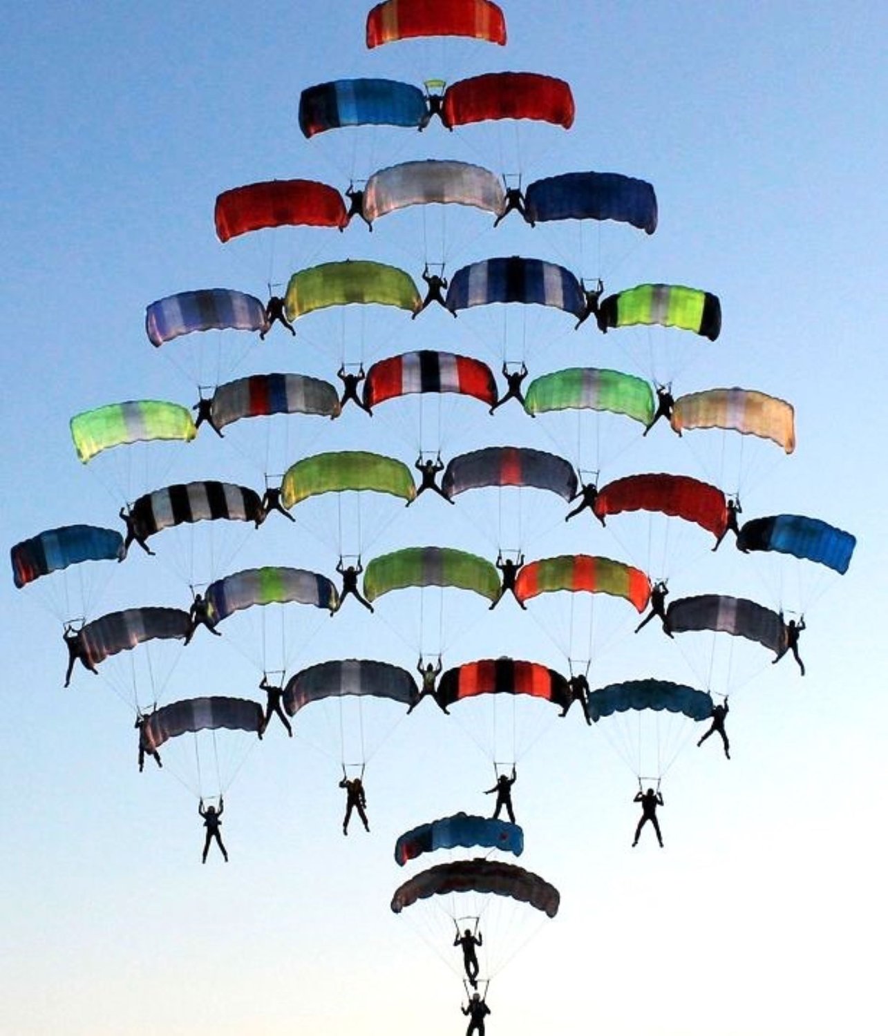 Jigsaw Puzzle | 378 pieces | Extreme Skydiving Formation | Jigidi