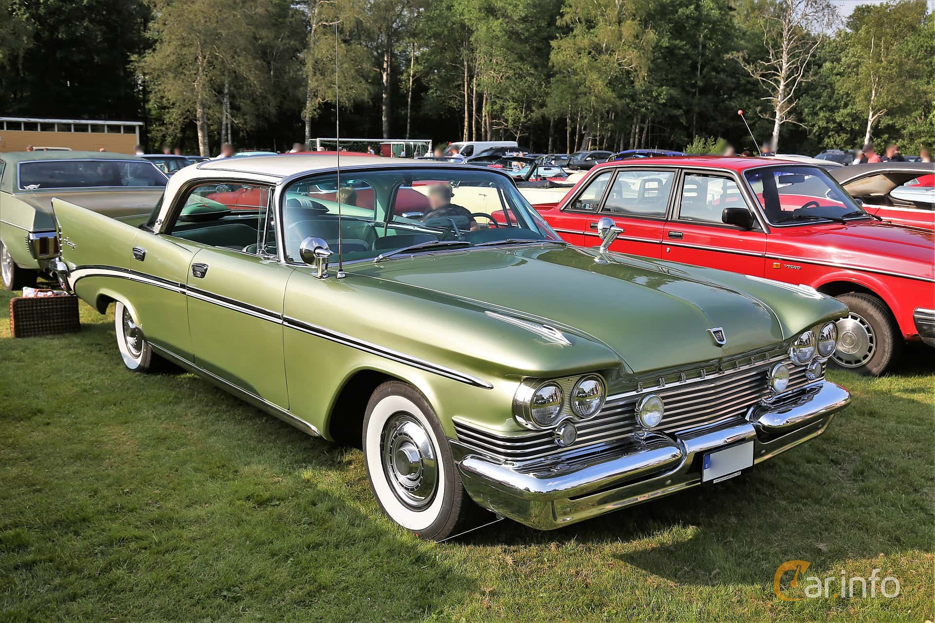 Solve 1959 Chrysler Saratoga jigsaw puzzle online with 126 pieces