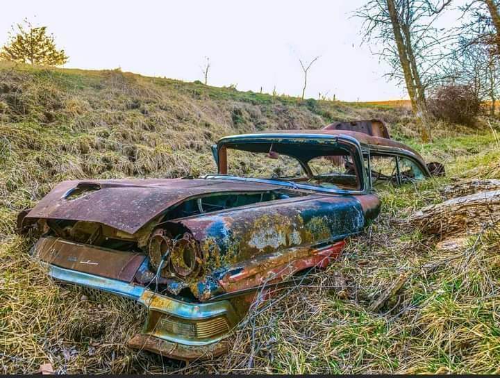 Jigsaw Puzzle | Old junk car | 108 pieces | Jigidi