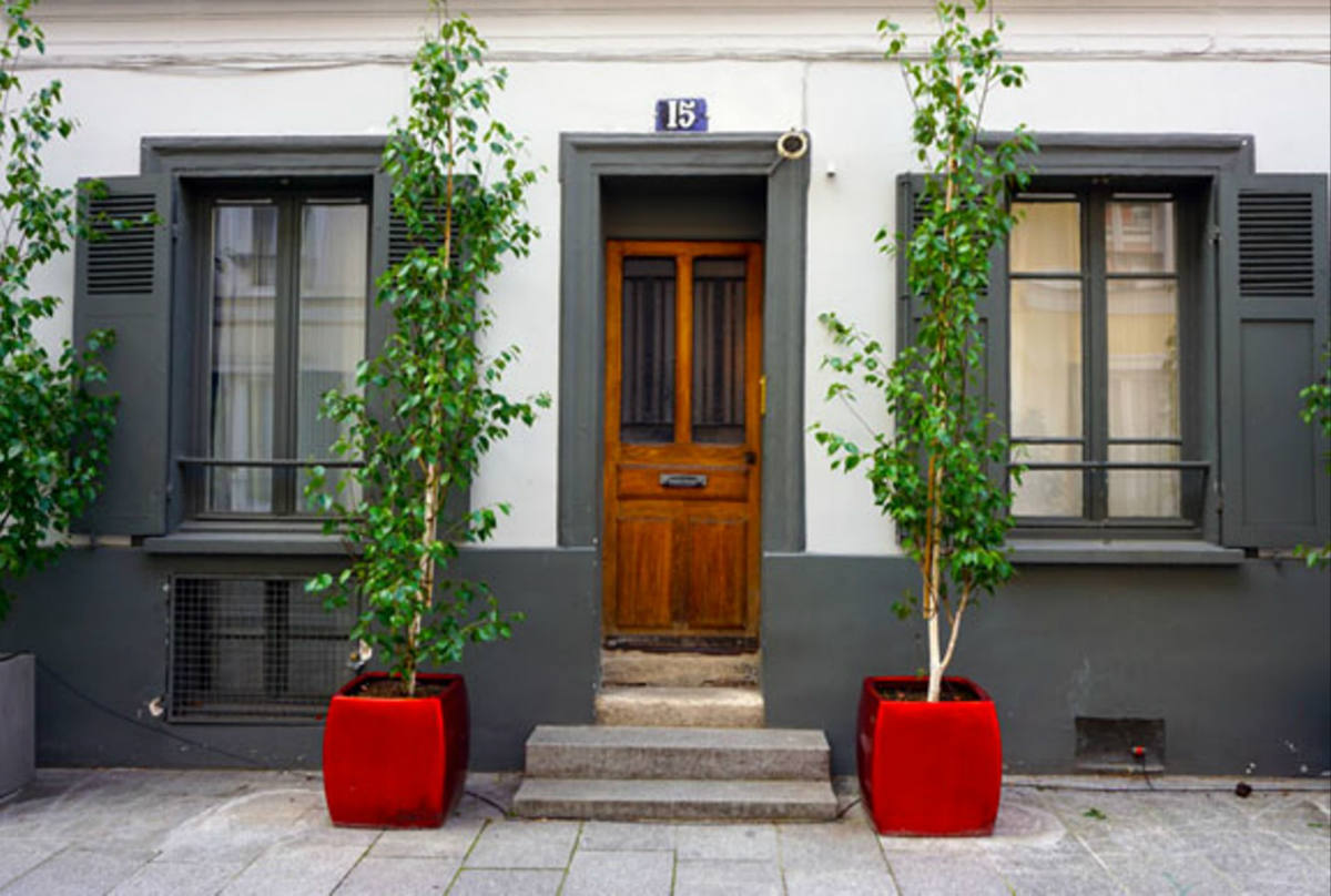 Solve Building Facade jigsaw puzzle online with 70 pieces