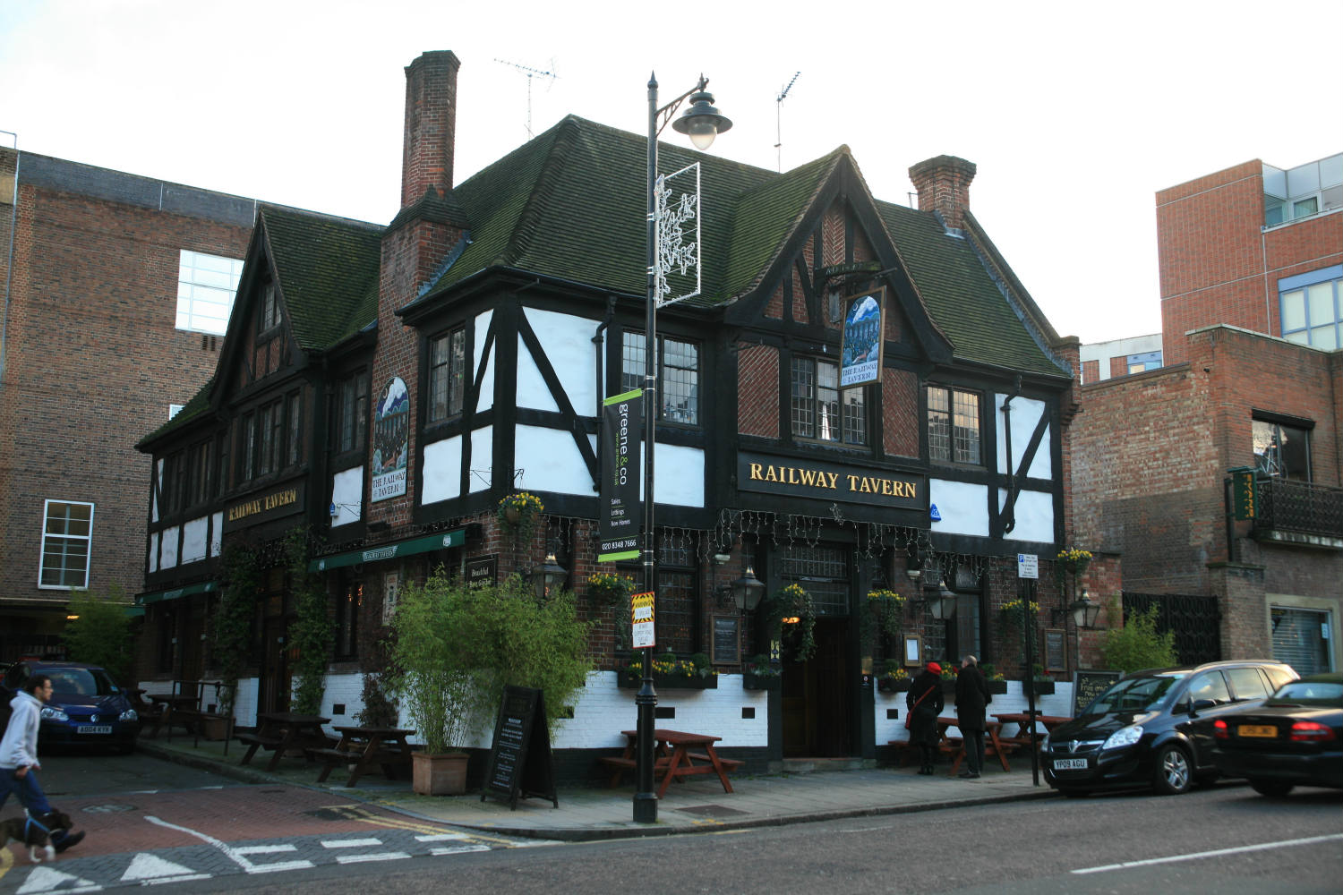 Solve The Railway Tavern Crouch End jigsaw puzzle online with 150 pieces