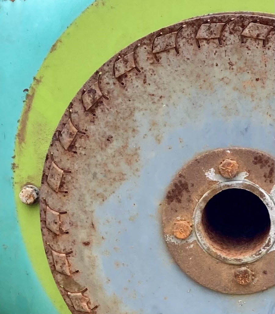 Solve Pretty Junk jigsaw puzzle online with 255 pieces