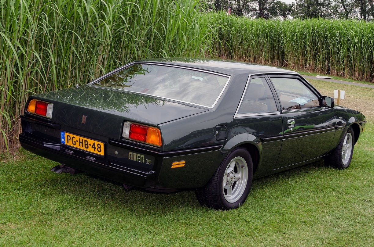 Solve Bitter "SC" 3.9 coupé - 1986 jigsaw puzzle online with 216 pieces