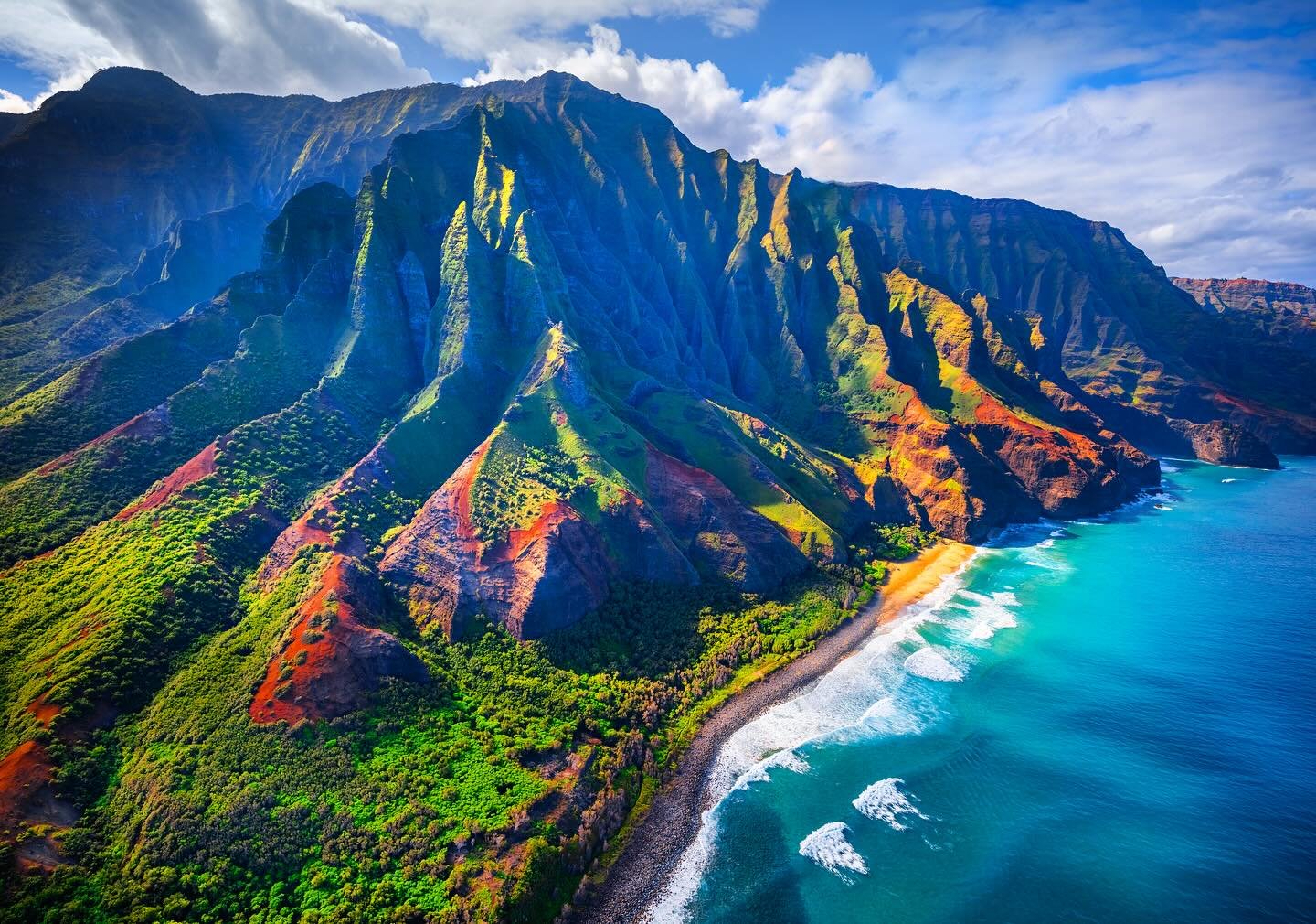 Solve Napali Coast, Oahu jigsaw puzzle online with 70 pieces