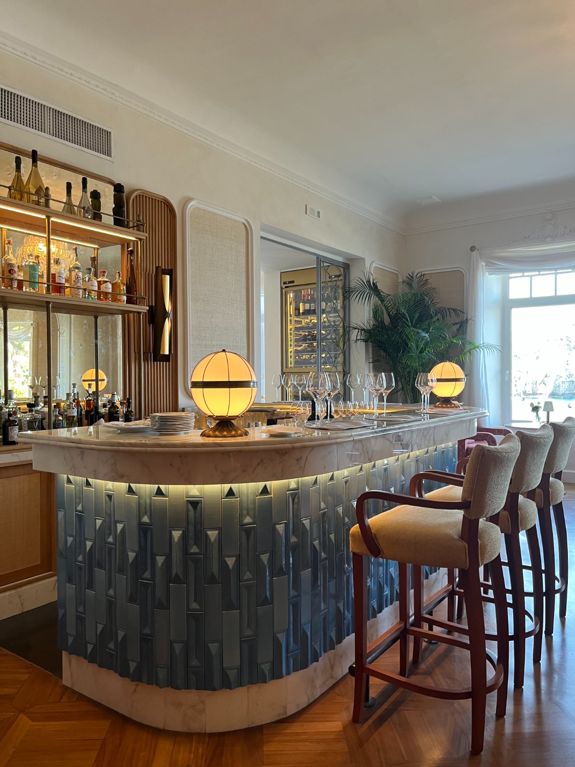 Solve Classy bar jigsaw puzzle online with 80 pieces
