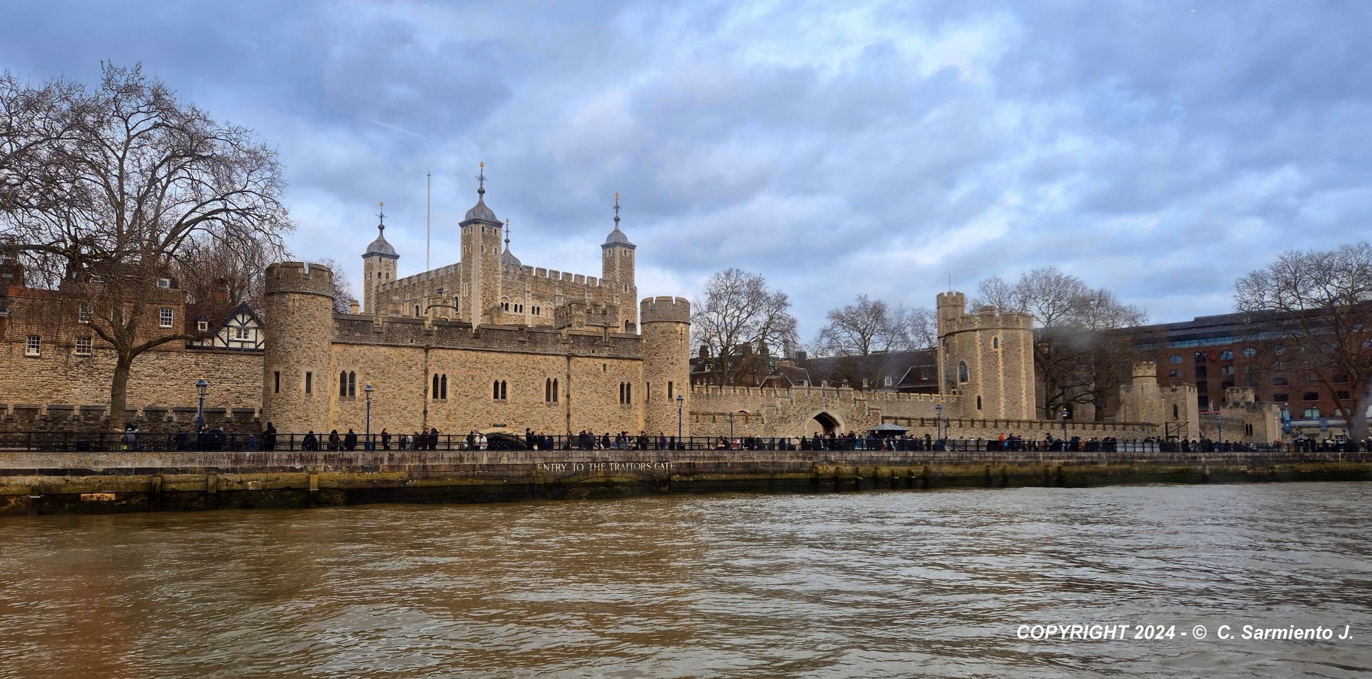 Solve ENGLAND – London – Tower of London (View from the Thames) jigsaw ...
