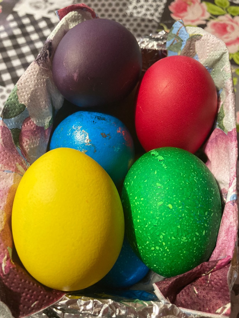 Solve Easter eggs jigsaw puzzle online with 88 pieces