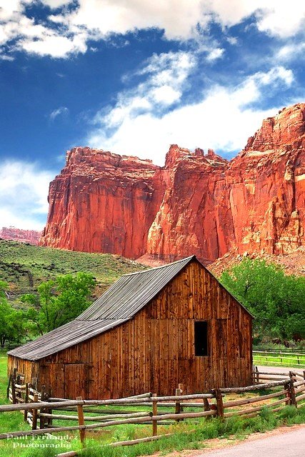 Solve Old Barn in Capitol Reef National Park, Utah..... jigsaw puzzle ...