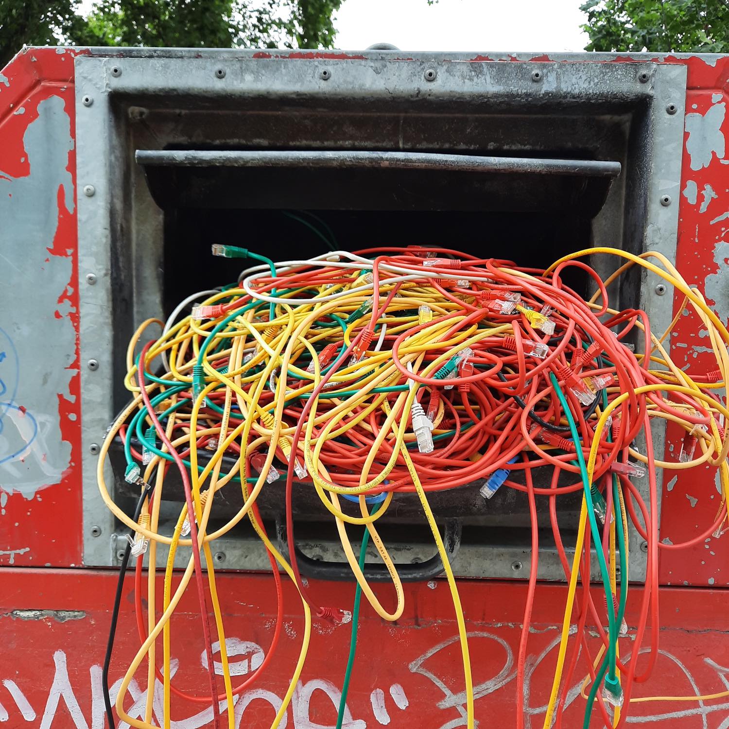 Solve Cables II. XXL jigsaw puzzle online with 506 pieces