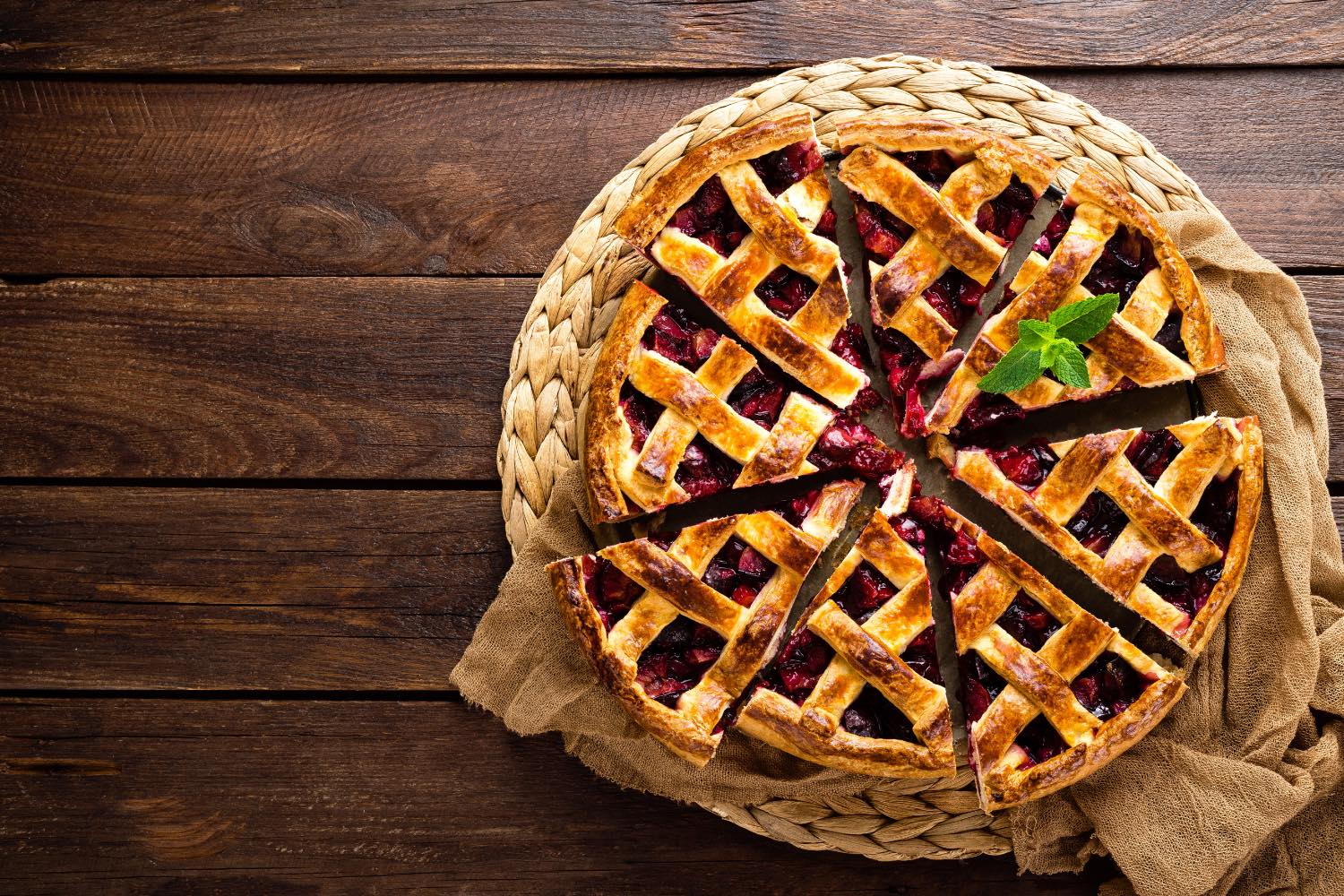 Solve Fresh Plum Pie jigsaw puzzle online with 70 pieces