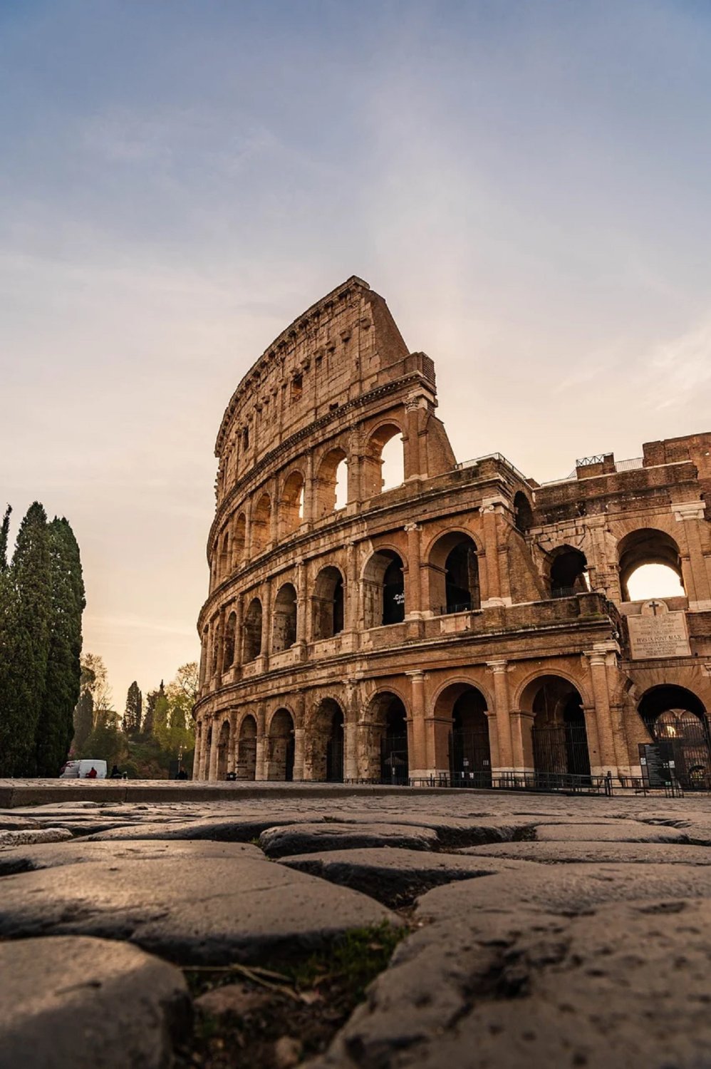 Solve Colosseum, Rome jigsaw puzzle online with 260 pieces