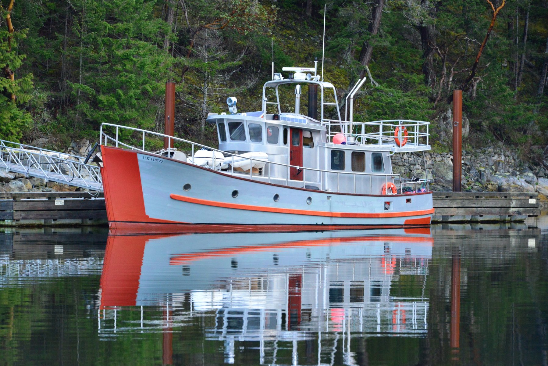 Solve Sharp looking boat jigsaw puzzle online with 54 pieces