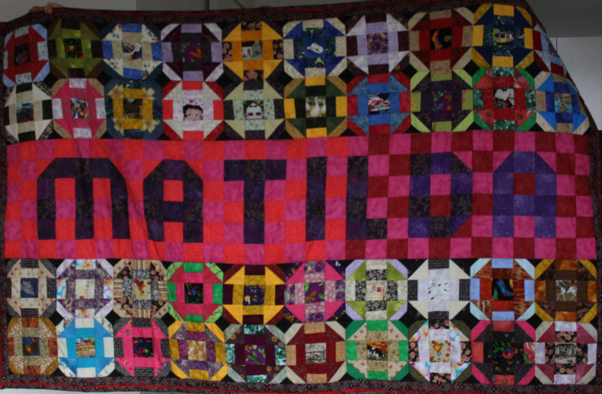 Solve Matilda's Quilt jigsaw puzzle online with 77 pieces