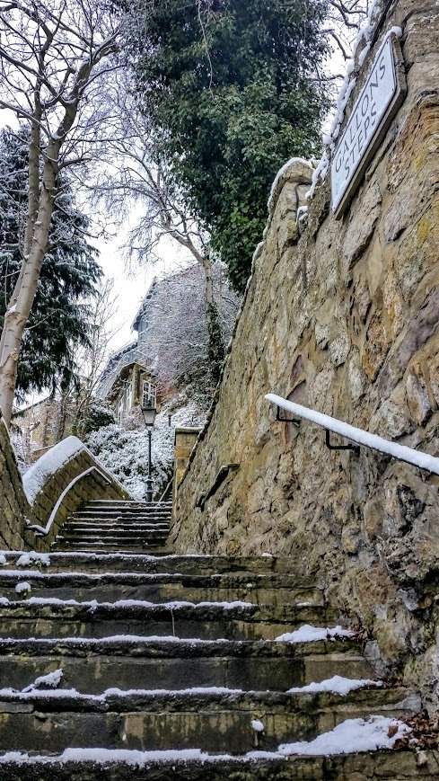 Solve Gallon Steps. Mr Gallon lived there. jigsaw puzzle online with ...