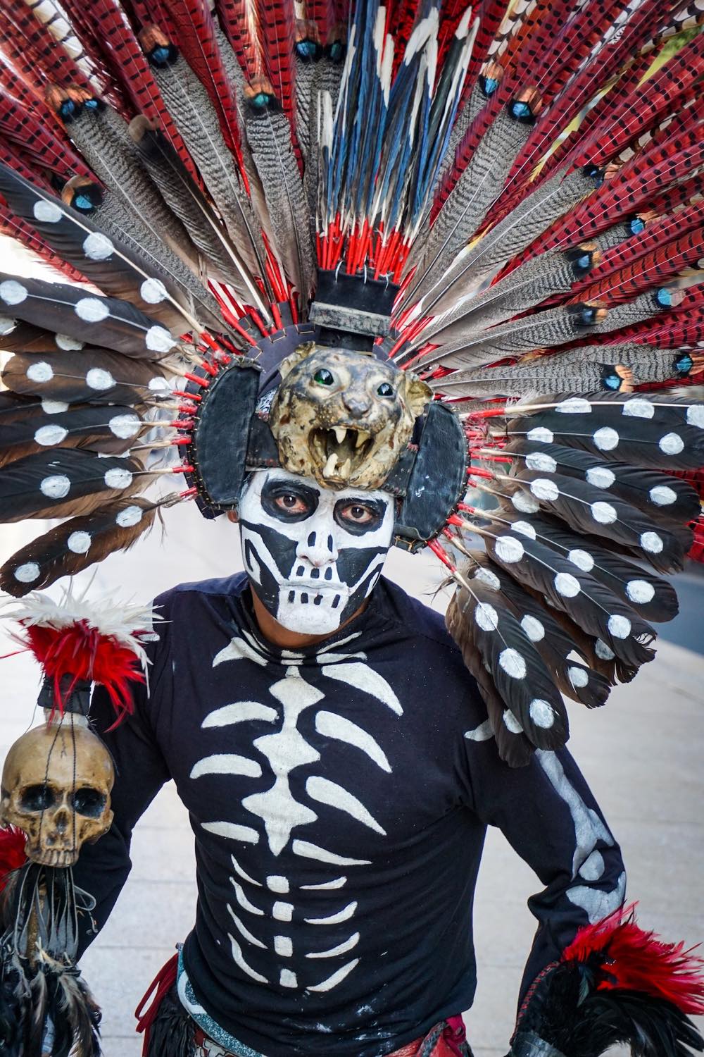 Solve Aztec death dance costume!! jigsaw puzzle online with 96 pieces