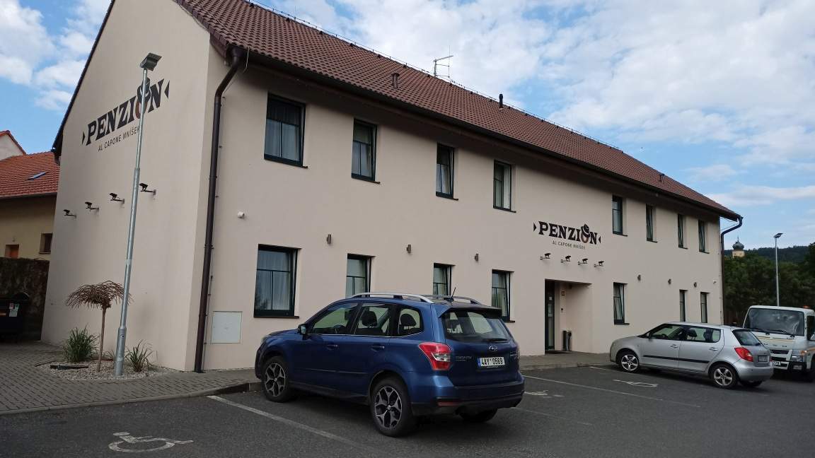 Solve Penzion Al Capone v Mníšku pod Brdy. jigsaw puzzle online with 28 ...