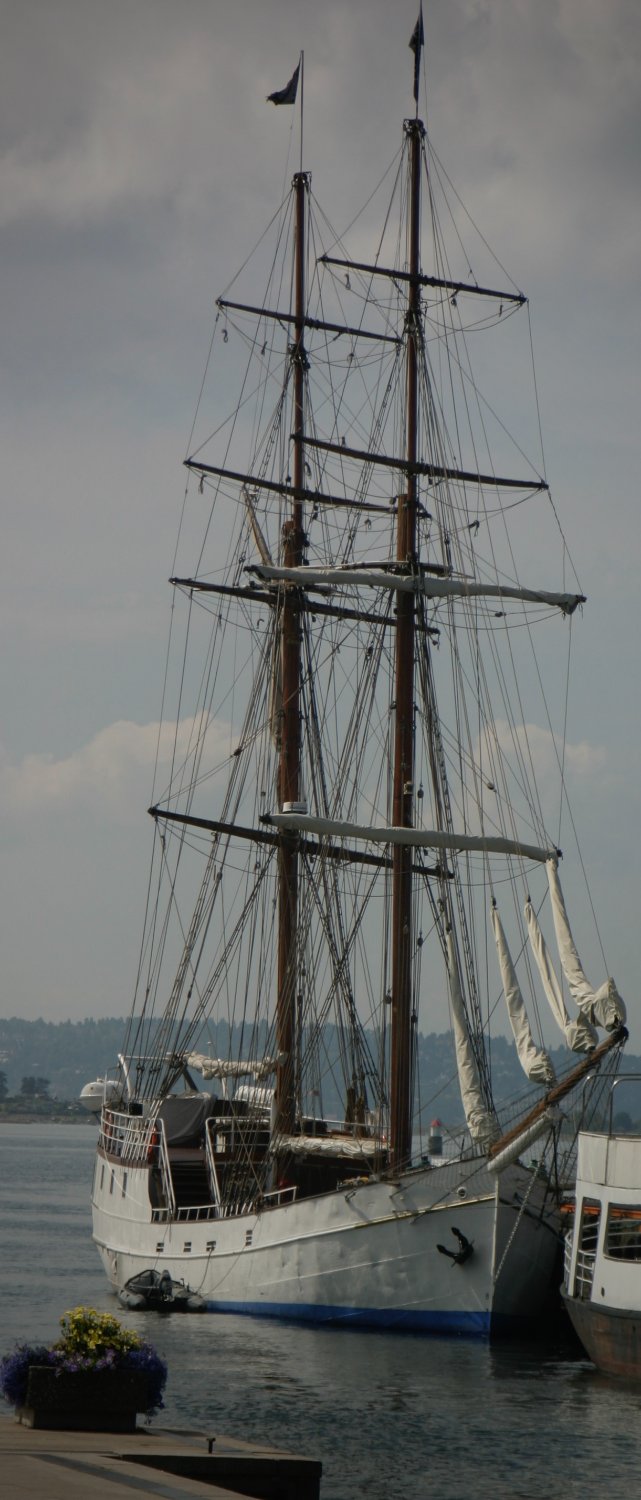 Solve Tall Ships jigsaw puzzle online with 90 pieces