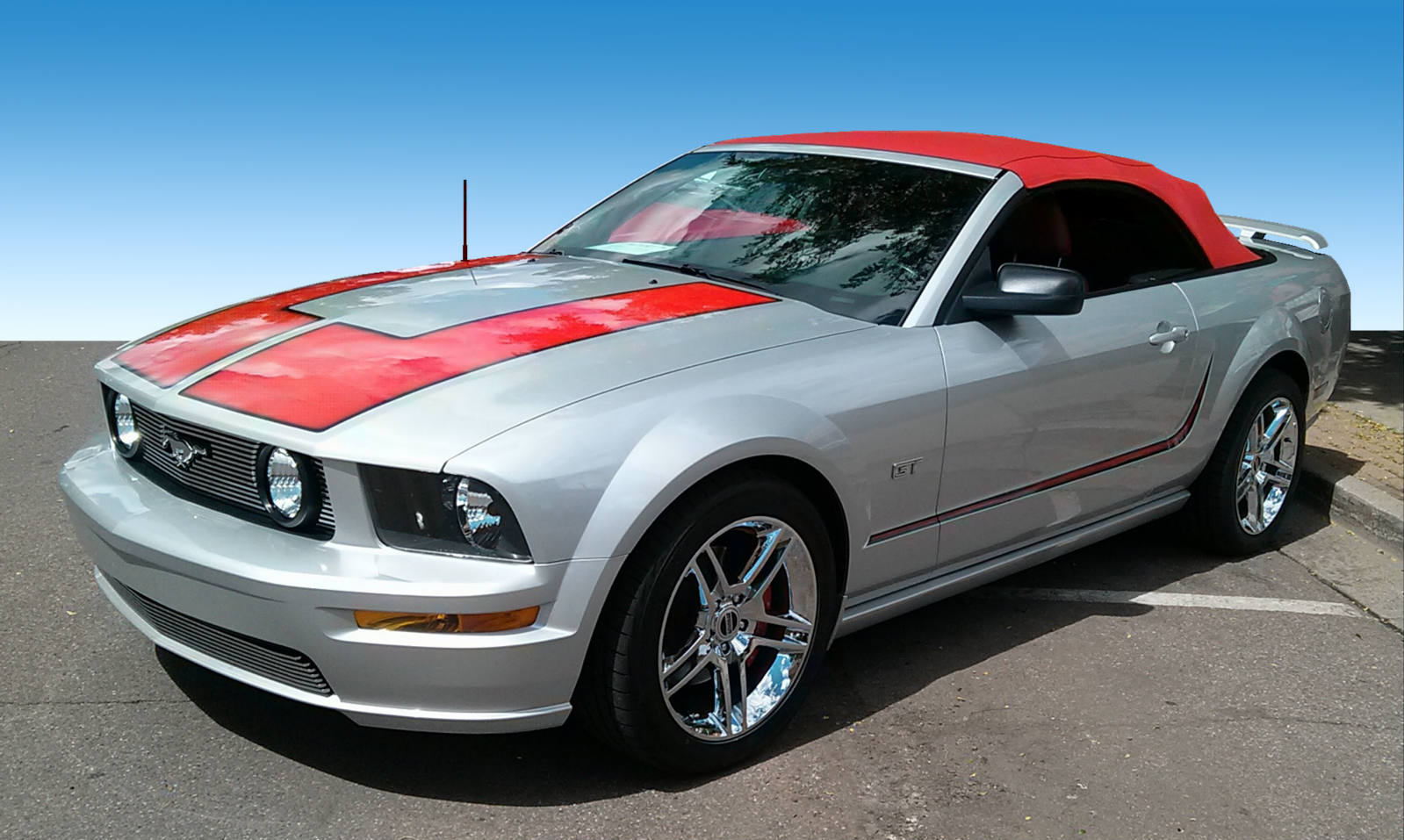 Solve 2006 Mustang GT convertible jigsaw puzzle online with 240 pieces
