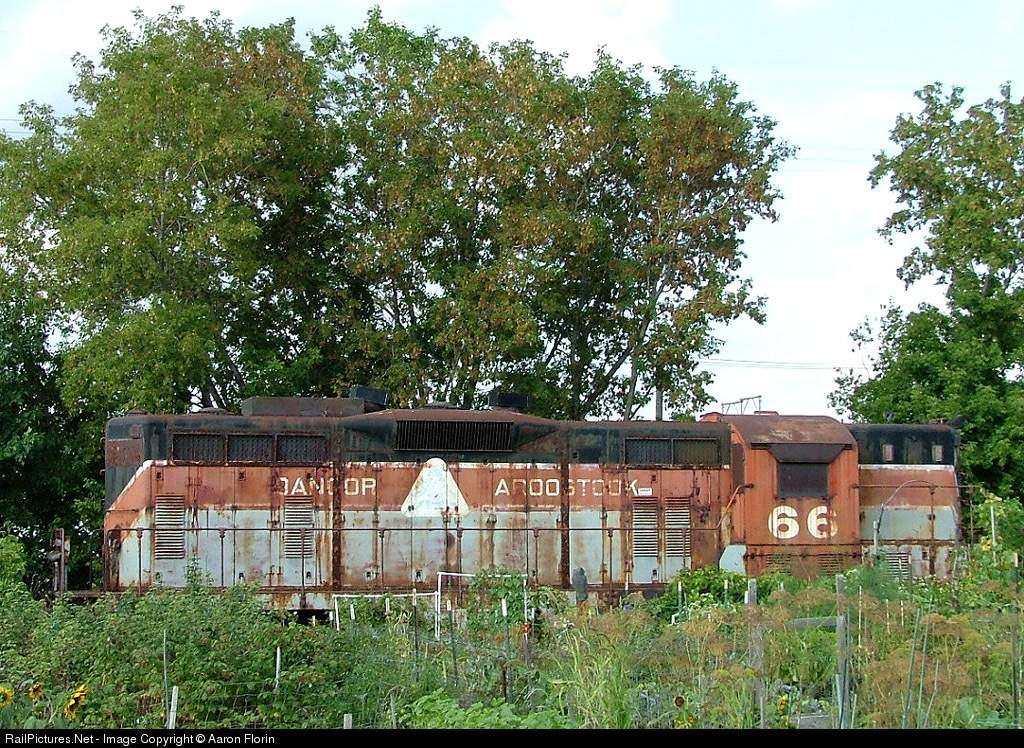 Solve just hanging out bar#66, mnnr yard, st. paul, minnesota jigsaw puzzle online with 130 pieces