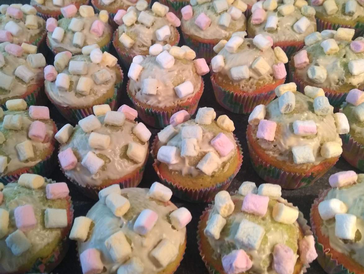 Solve Marshmallow muffins jigsaw puzzle online with 20 pieces