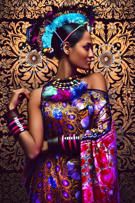 Solve Bejeweled Women jigsaw puzzle online with 70 pieces