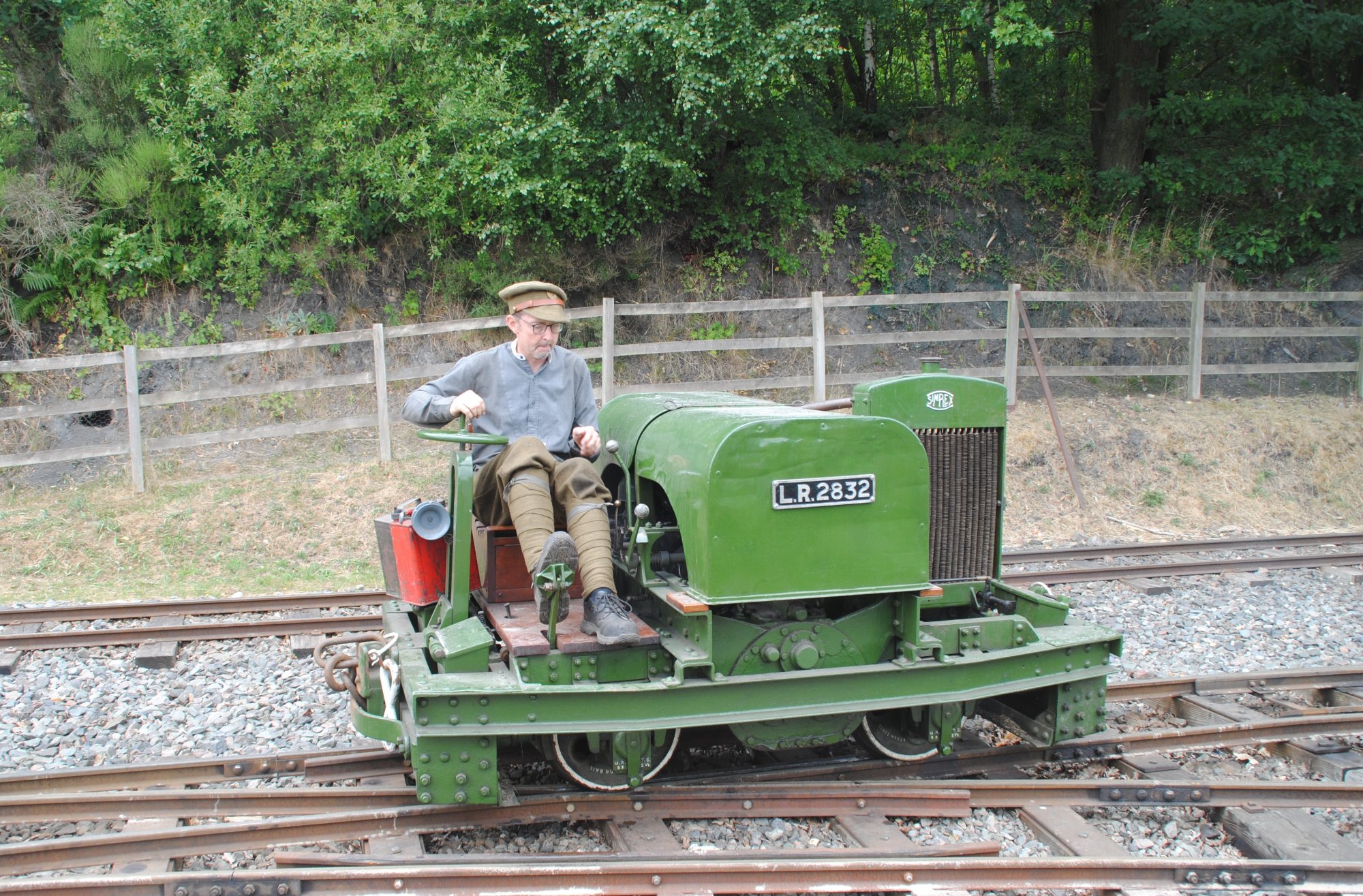 Solve Sergeant Selwyn on the Simplex rail tractor at Apedale jigsaw ...