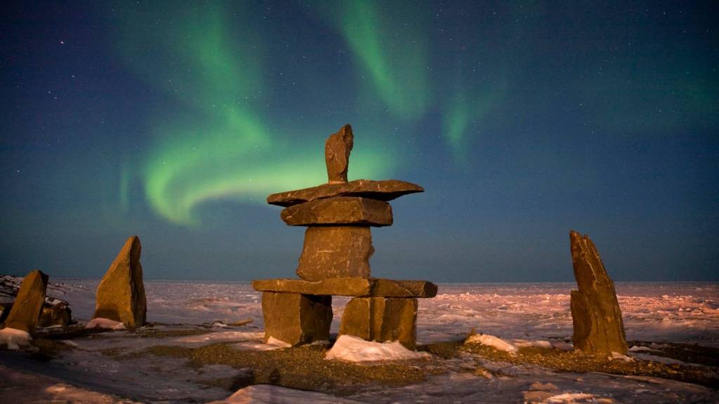 Solve The Magic of Canada: aurora borealis over Churchill Inukshuk ...