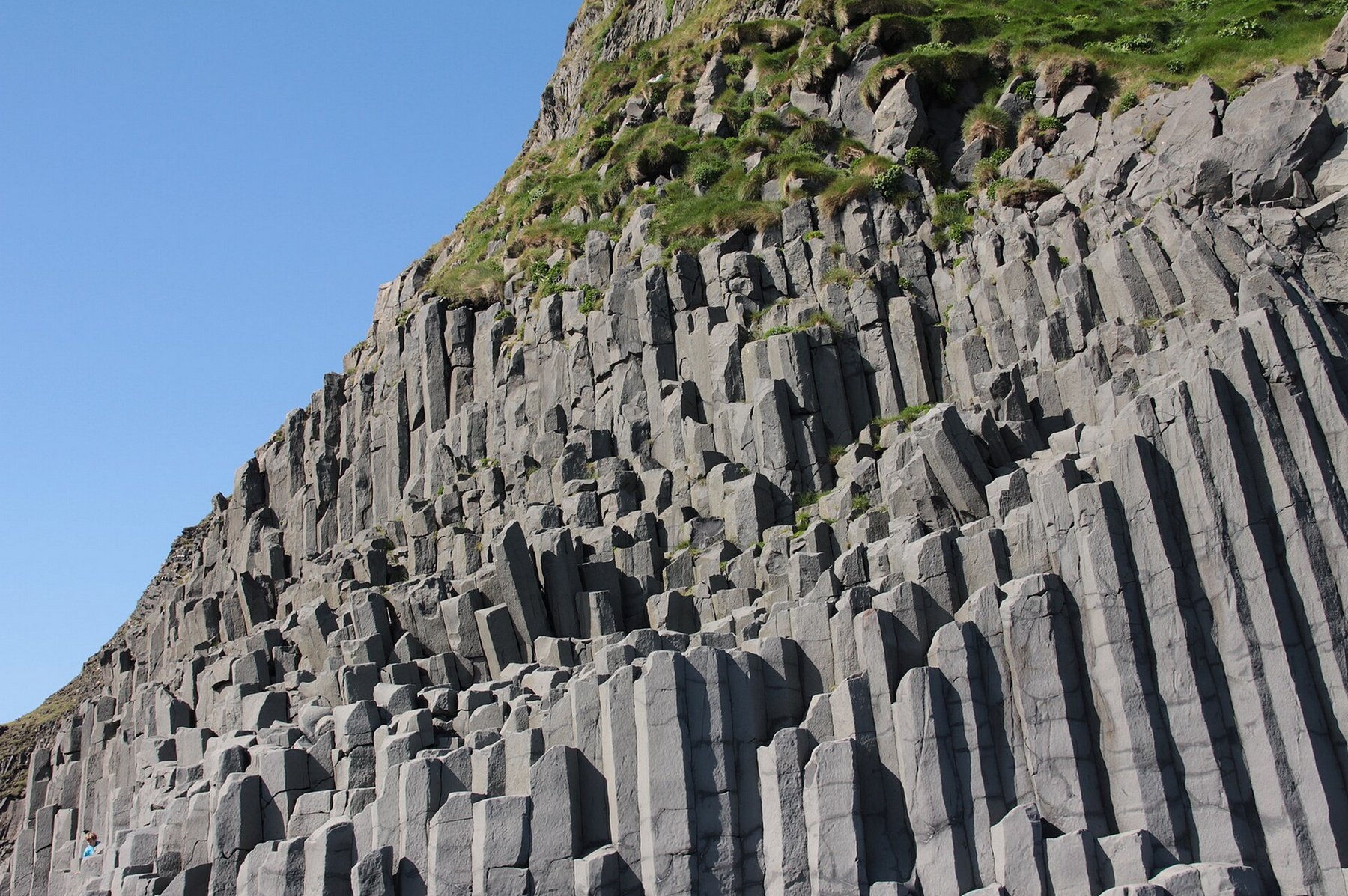 Solve Basaltsäulen / Basalt columns (Reynisfjara/Island) jigsaw puzzle ...