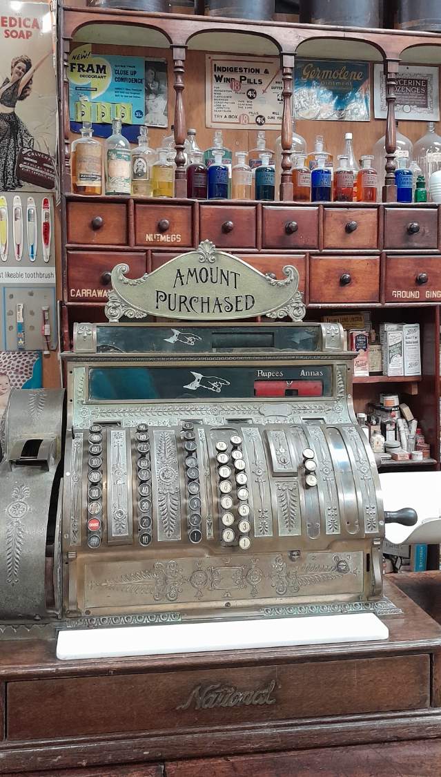 Solve Old till jigsaw puzzle online with 18 pieces