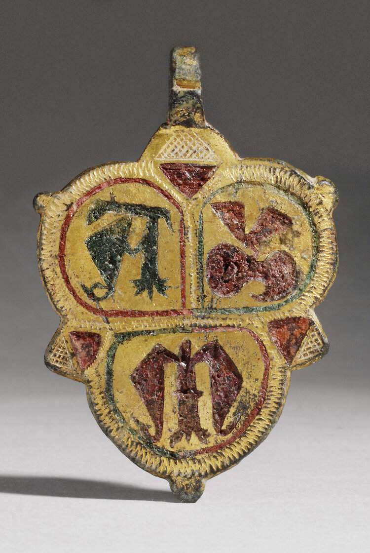 Solve Byzantine amulet jigsaw puzzle online with 54 pieces