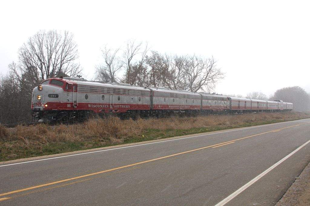 Solve Wisconsin & Southern Business Train with A-B-A set of E Units ...