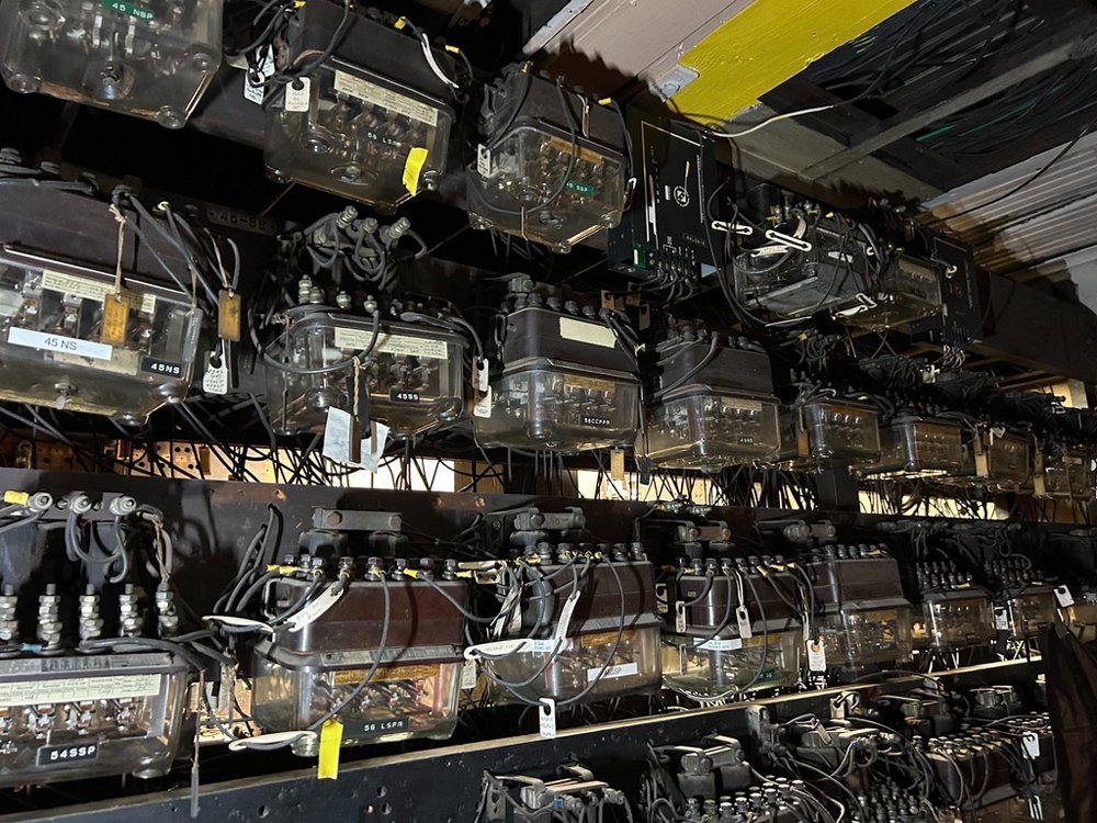 Solve Old School Relays jigsaw puzzle online with 88 pieces