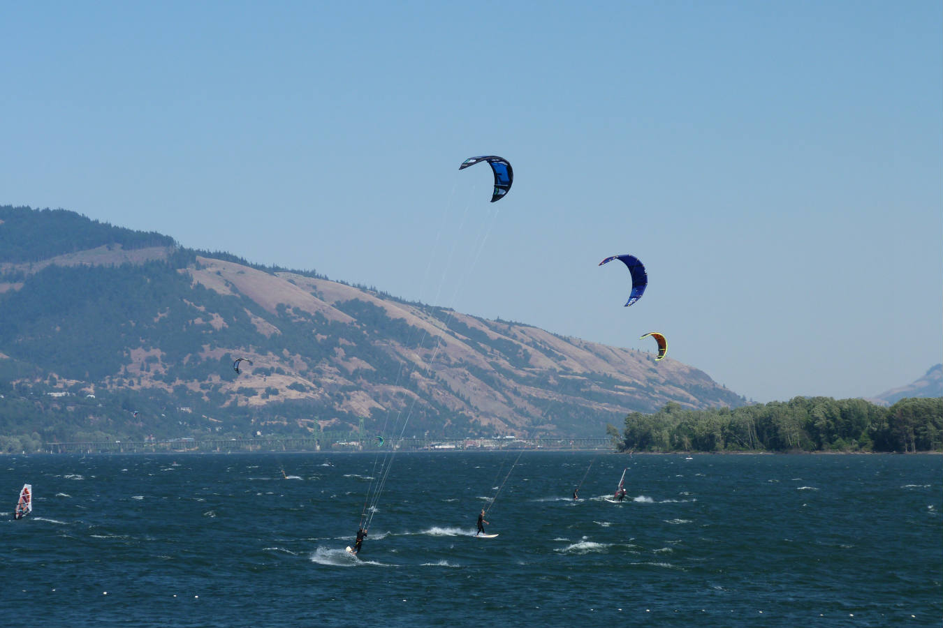 Solve wind surfers jigsaw puzzle online with 126 pieces
