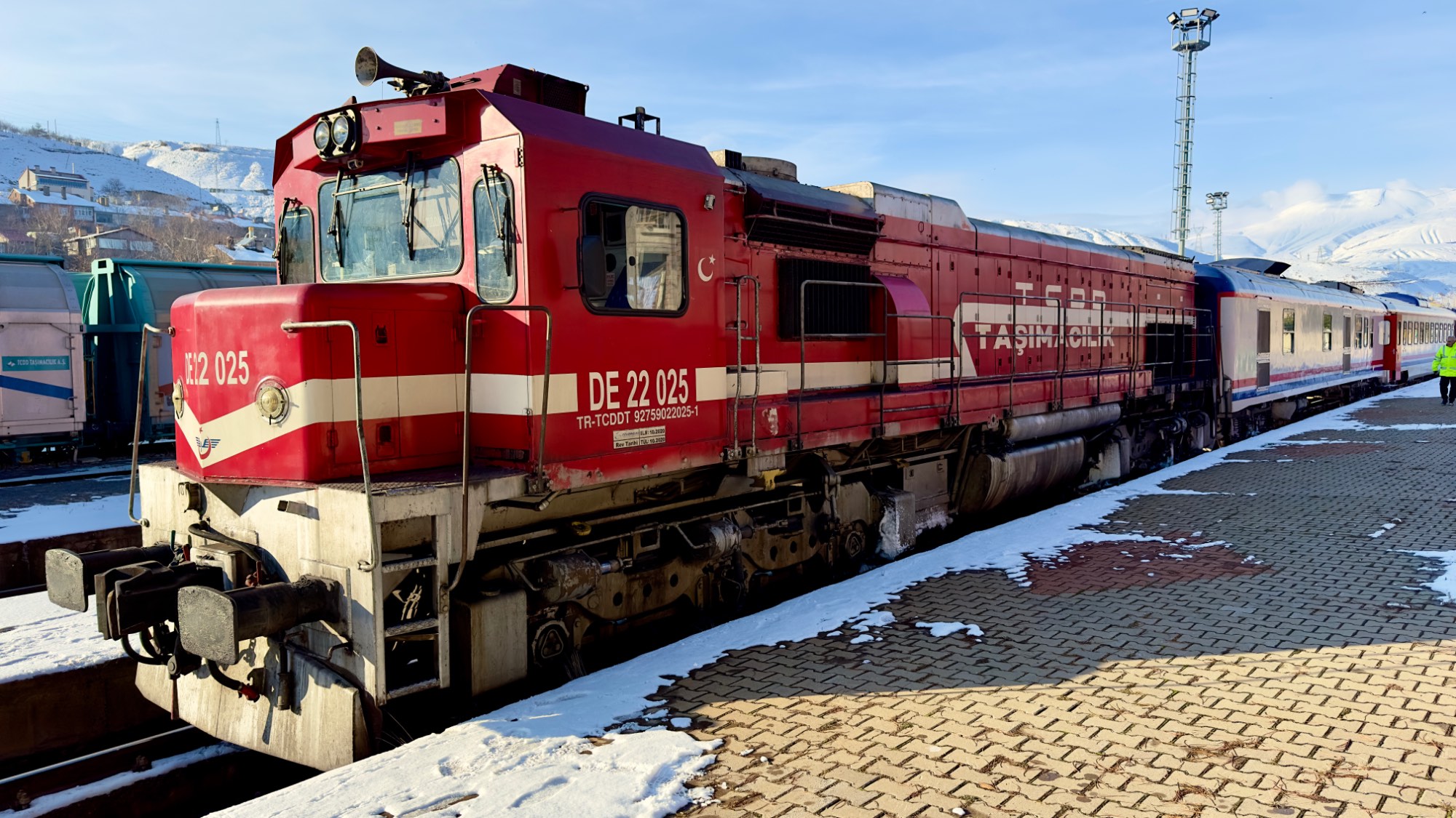 Jigsaw Puzzle | 180 pieces | Turkey , nov 2024. Tatvan train station ...