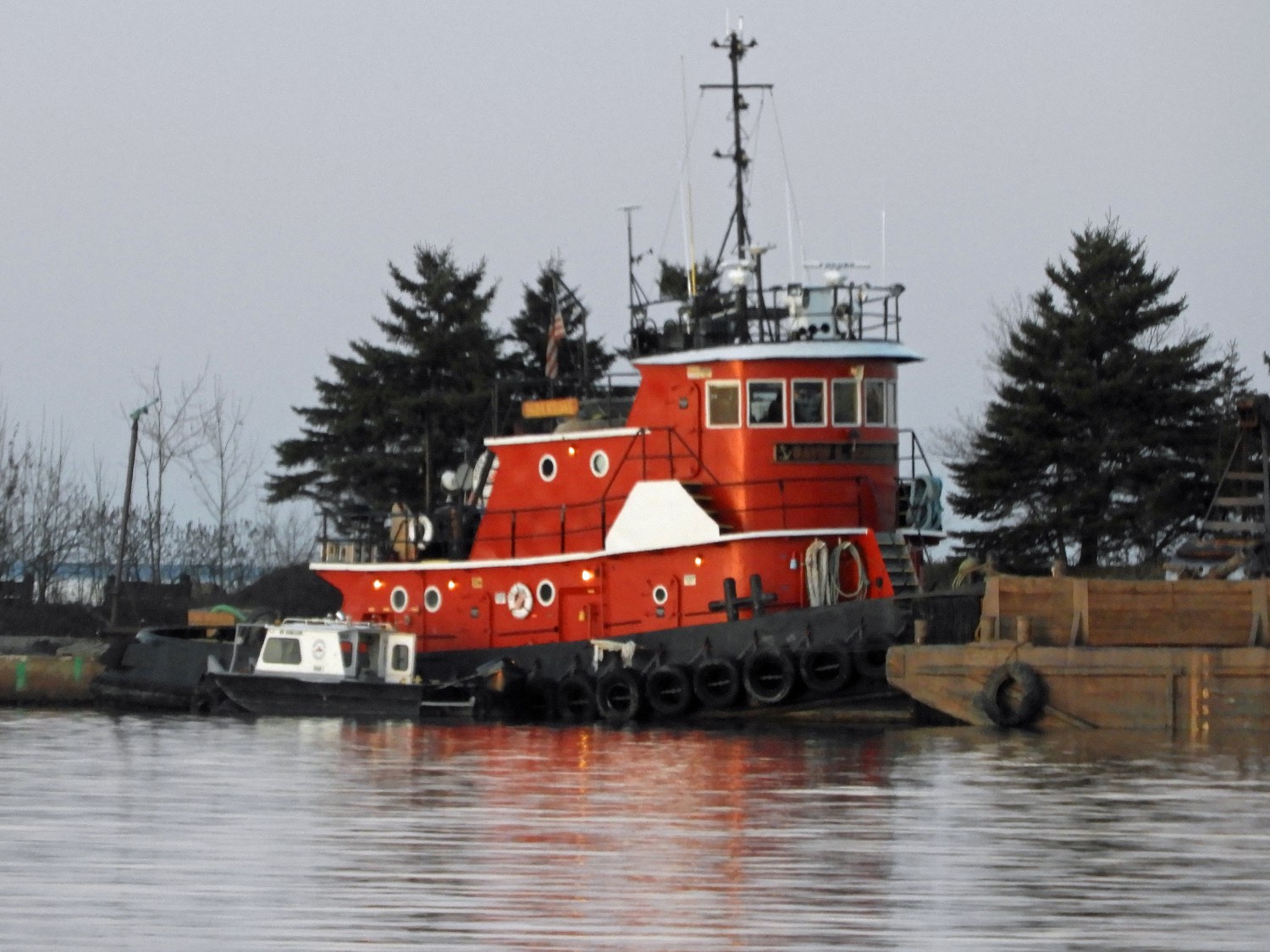 Solve Tugboat -- unknown name jigsaw puzzle online with 20 pieces