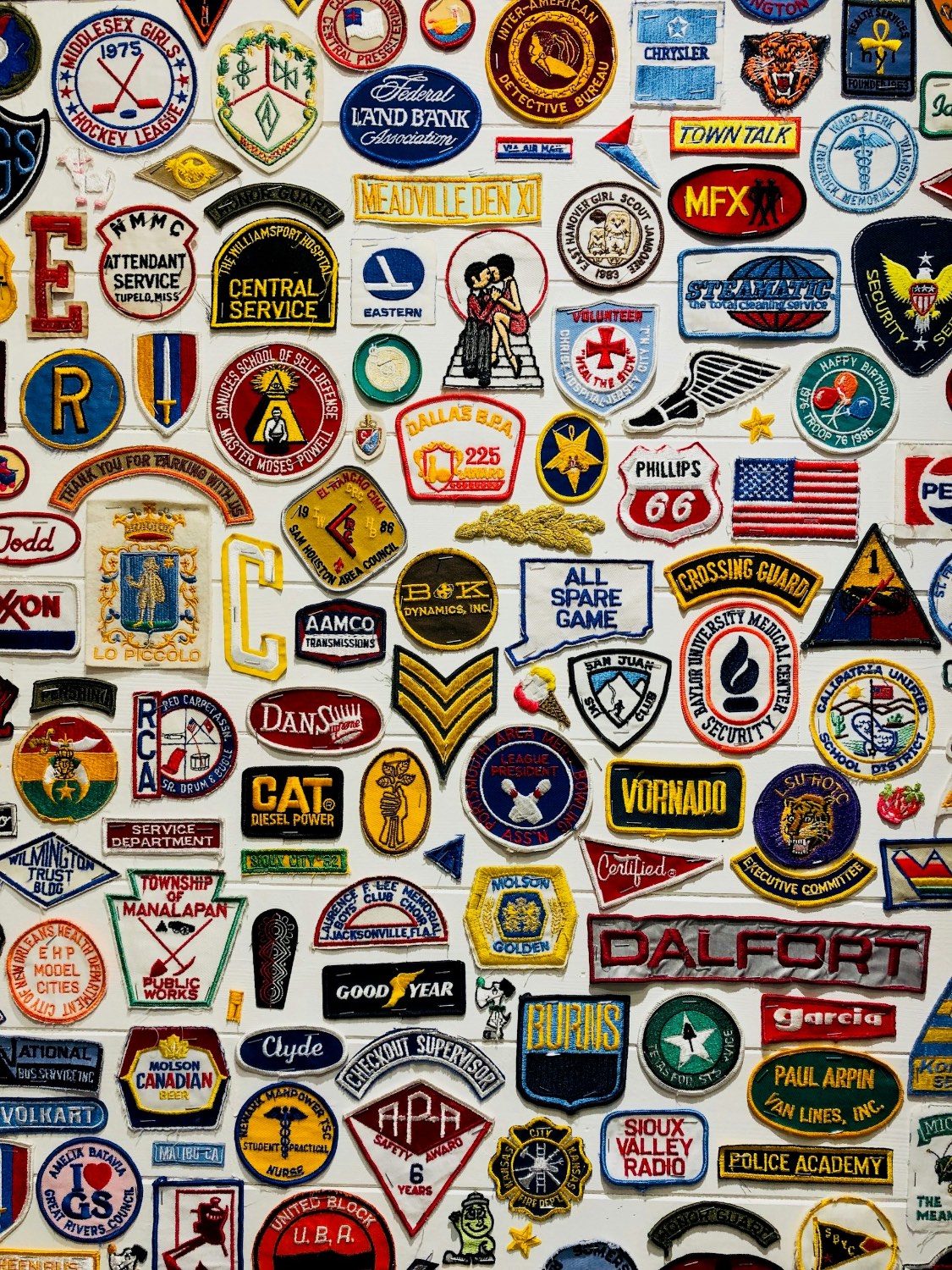 Solve Badges!! jigsaw puzzle online with 352 pieces