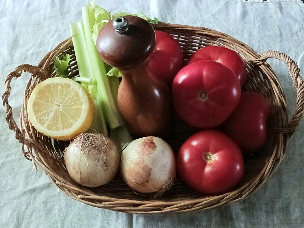 Solve all set....to make home-made tomato juice! jigsaw puzzle online ...