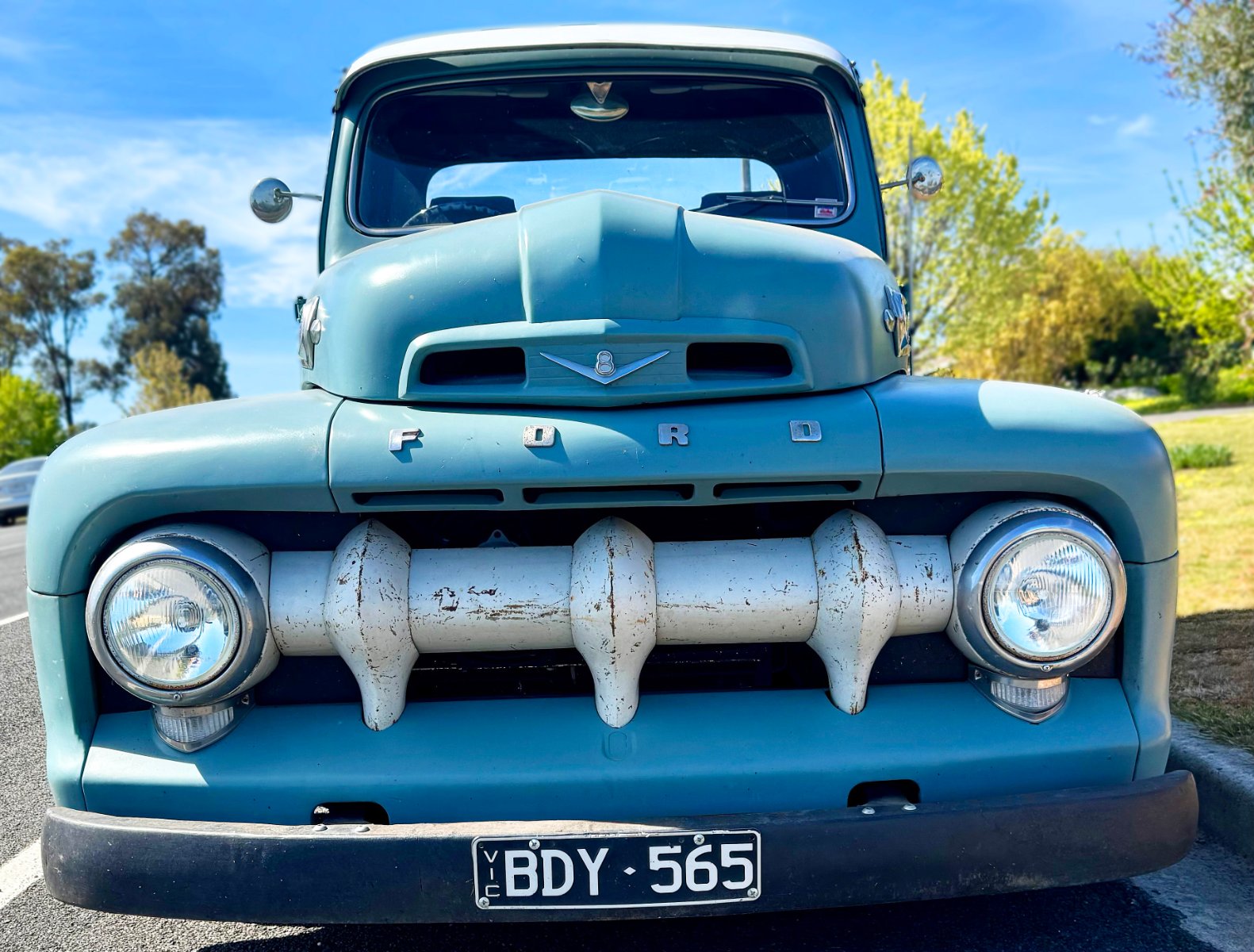 Solve Ford F1 1952 jigsaw puzzle online with 48 pieces