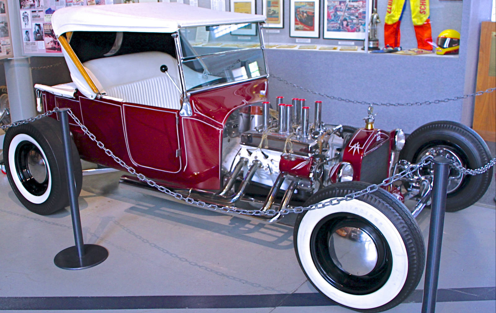 Solve Tommy Ivo's Model T jigsaw puzzle online with 308 pieces