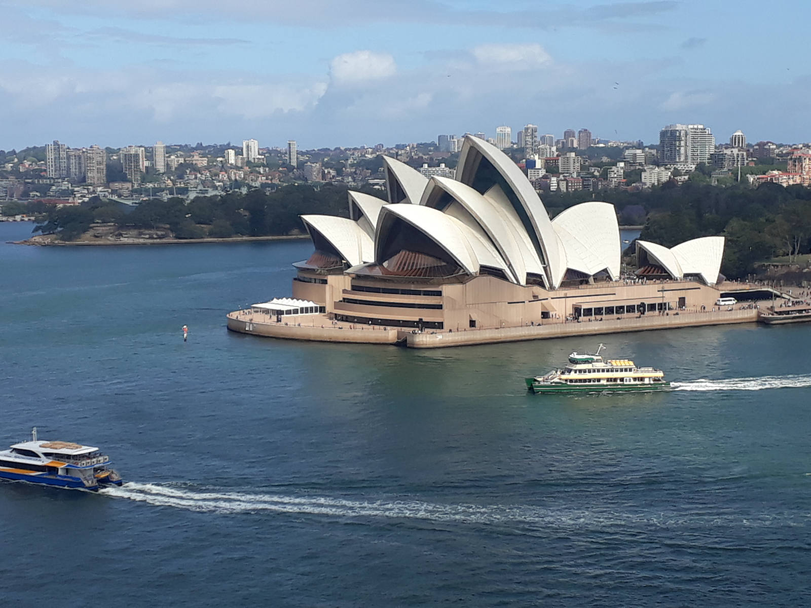 Solve Sydney Opera House jigsaw puzzle online with 192 pieces