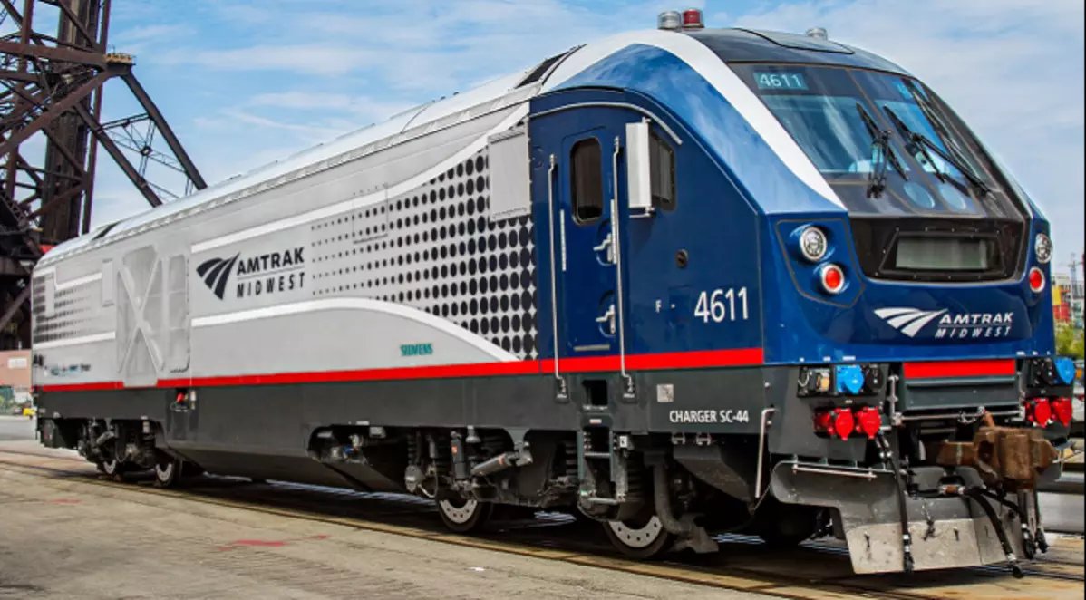 Solve Amtrak 4611 jigsaw puzzle online with 153 pieces