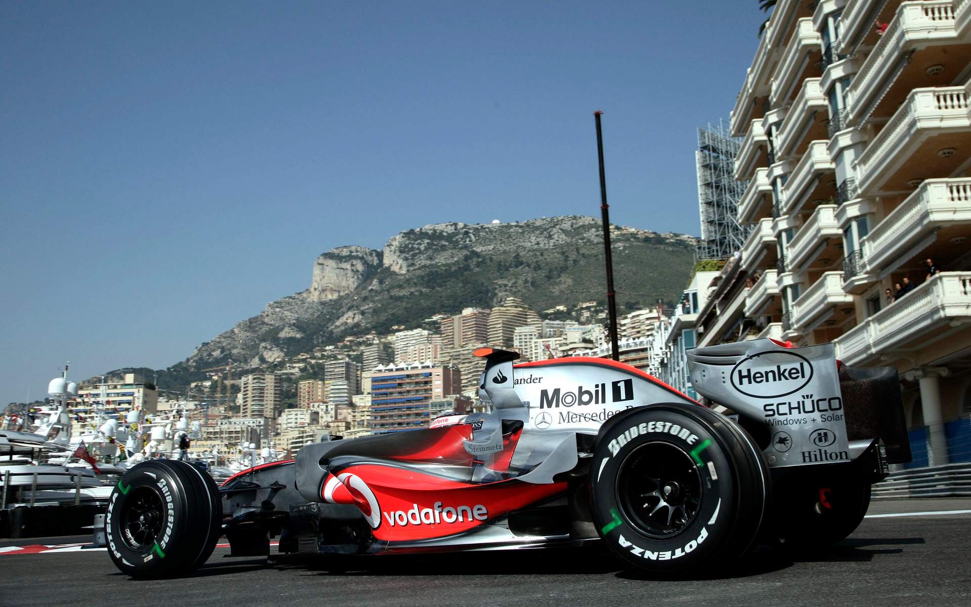 Solve Monaco-F1 jigsaw puzzle online with 160 pieces