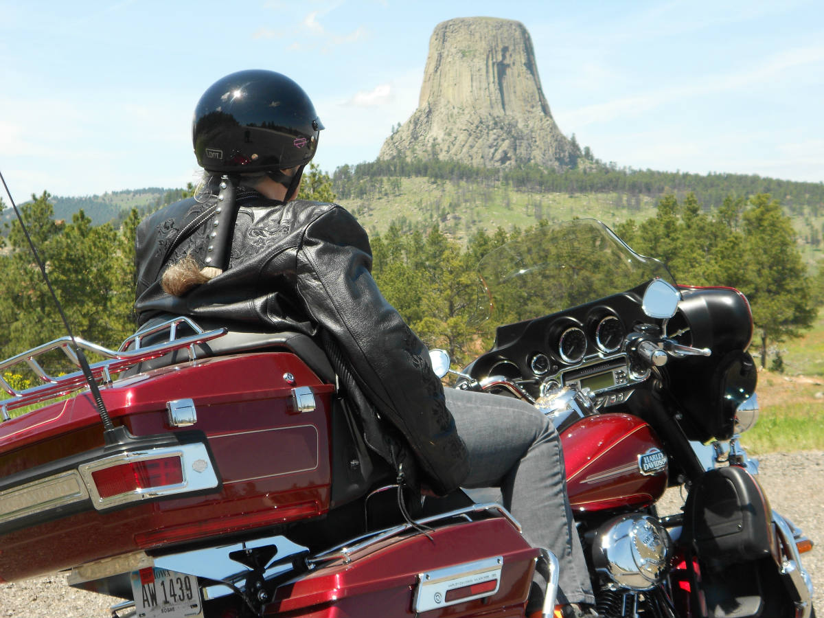 Solve Devils Tower jigsaw puzzle online with 108 pieces
