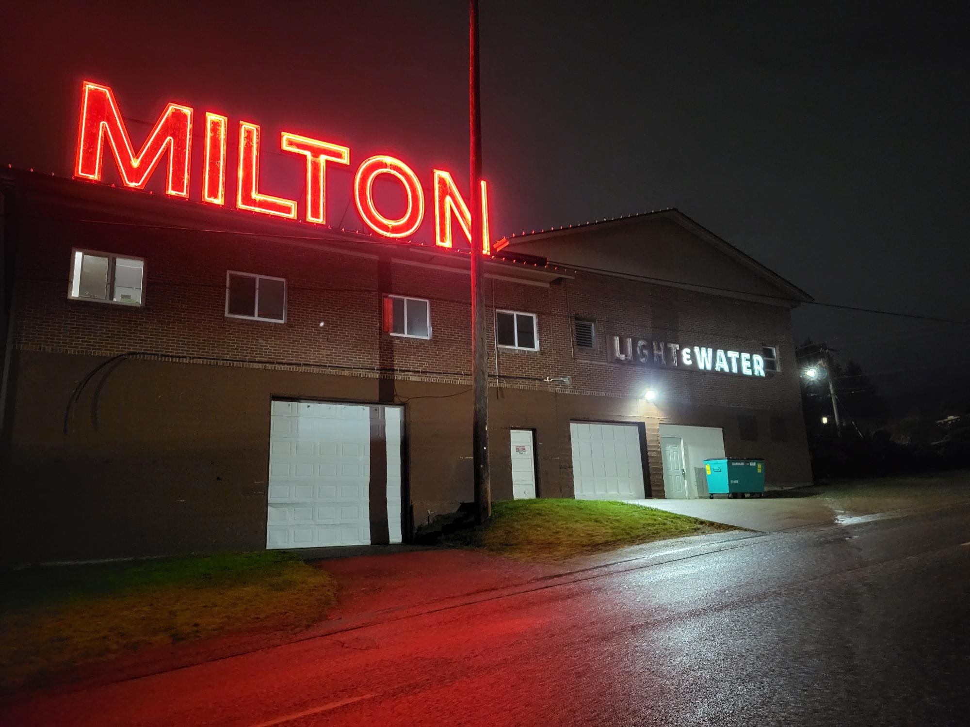 Jigsaw Puzzle | 154 pieces | Miltn - Iconic MILTON Neon Sign | Jigidi