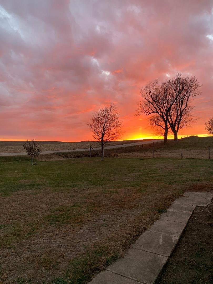 Solve Another Iowa Sunset jigsaw puzzle online with 130 pieces