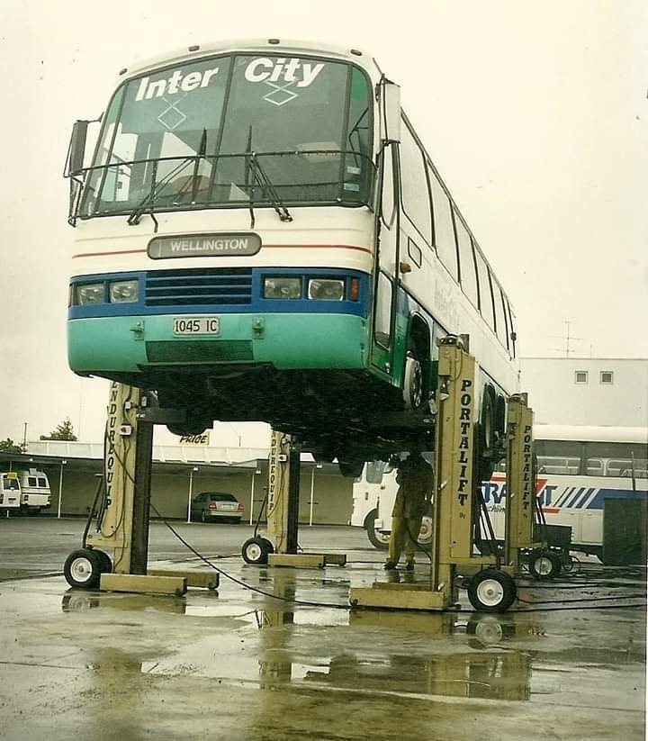 Solve Steam cleaning the bus - ,1990s jigsaw puzzle online with 30 pieces